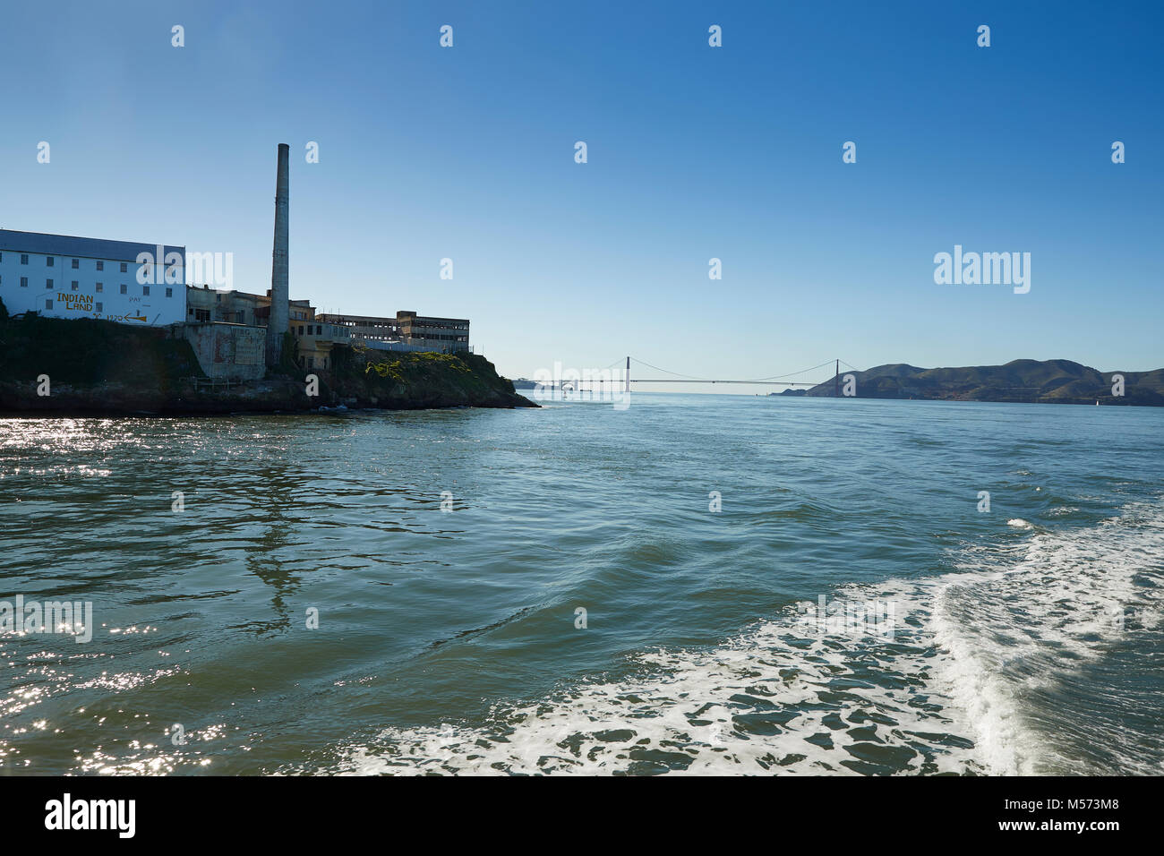 Alcatraz island and golden gate bridge hi-res stock photography and ...