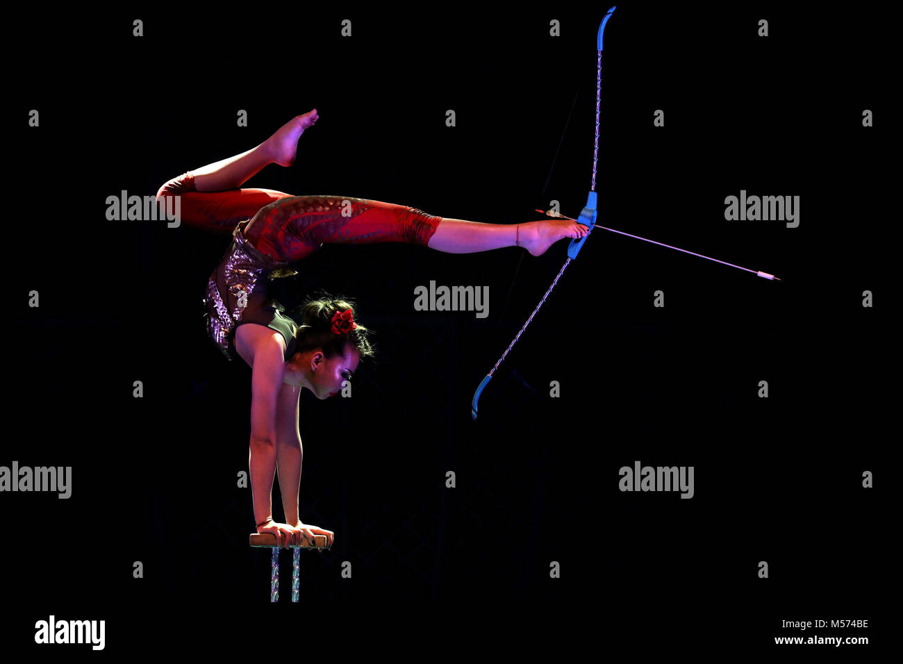 Contortionist Cirque High Resolution Stock Photography and Images - Alamy