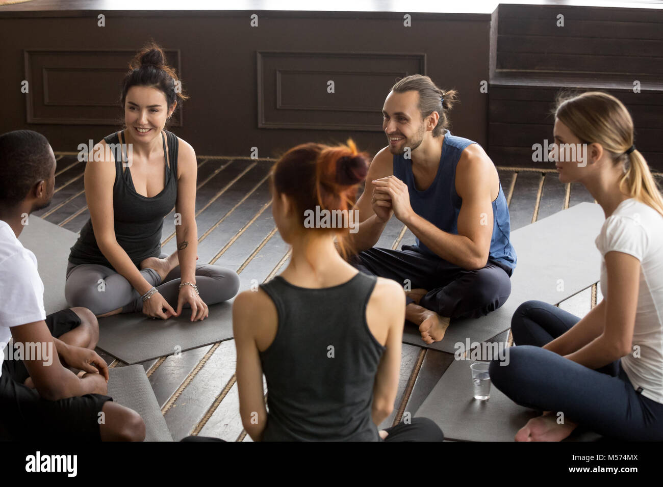 Coaching people talking hi-res stock photography and images - Alamy
