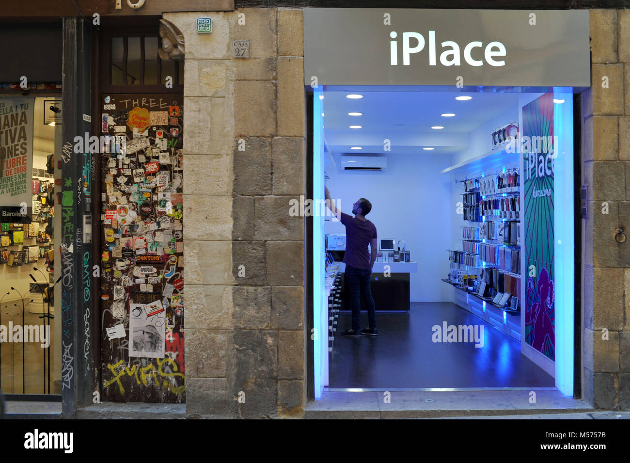 Barcelona, Catalonia. Spain. iPlace, Apple store Stock Photo - Alamy