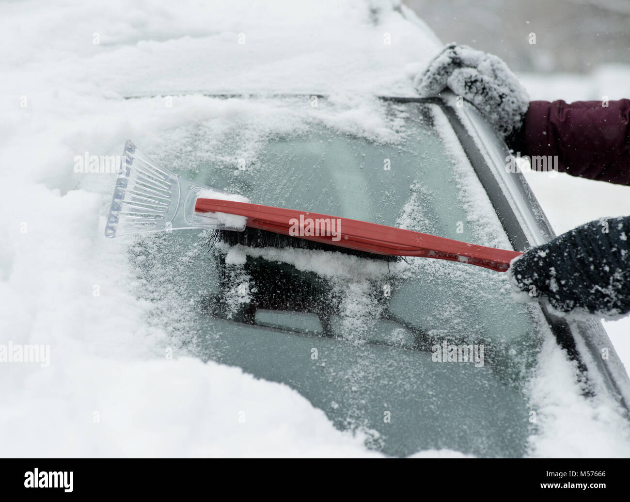 Woman scraping ice off car windscreen hi-res stock photography and ...