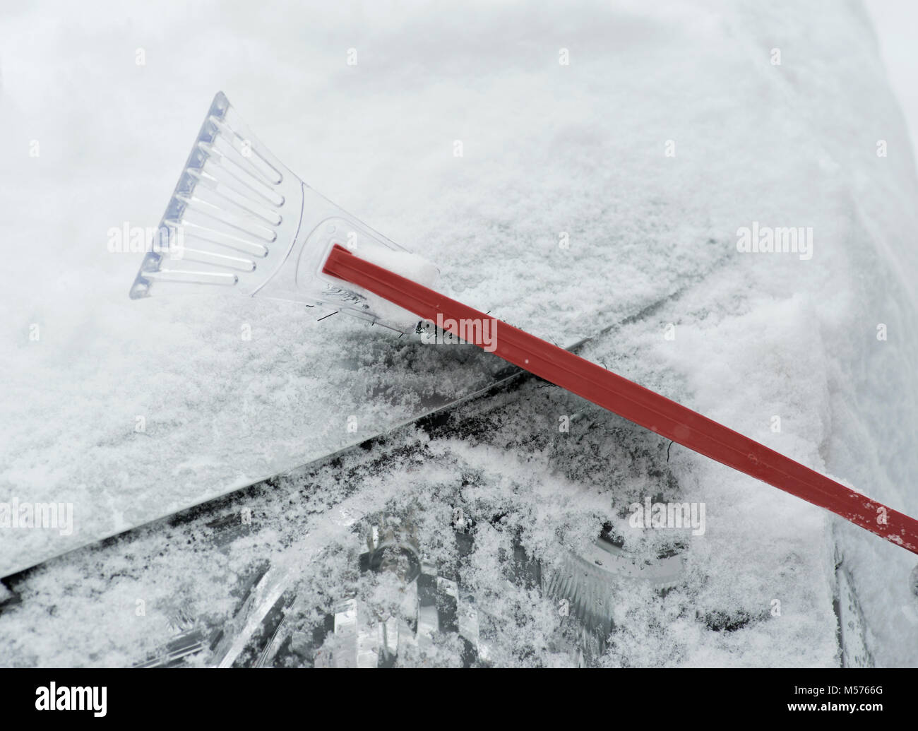 Woman scraping frost off car windscreen hi-res stock photography and ...
