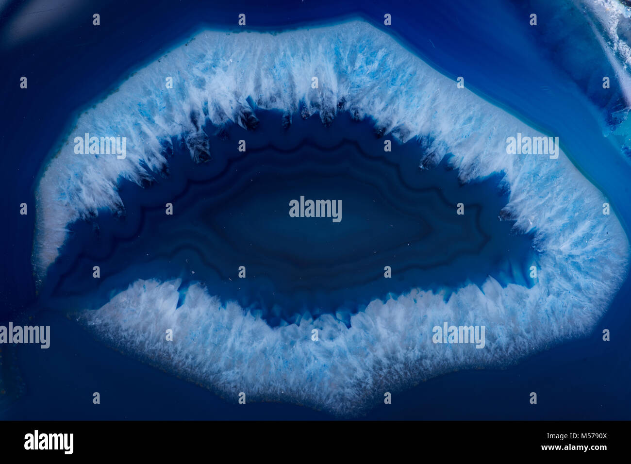 Geode slice hi-res stock photography and images - Alamy