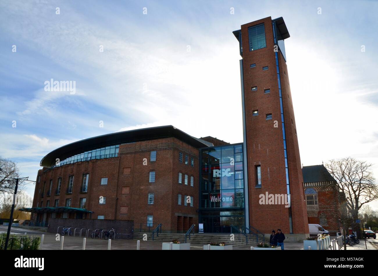 Royal shakespeare company theatre exterior hi-res stock photography and ...