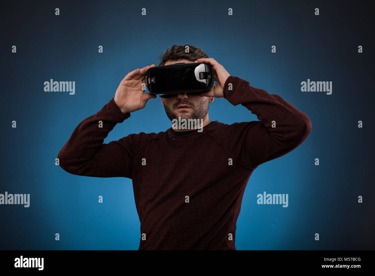 Young man virtual reality headset hi-res stock photography and images ...