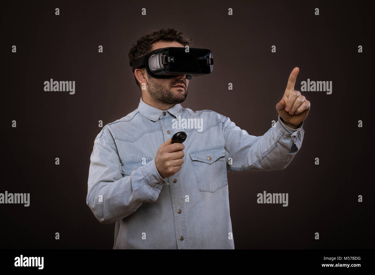 Man wearing virtual reality goggles hi-res stock photography and images ...