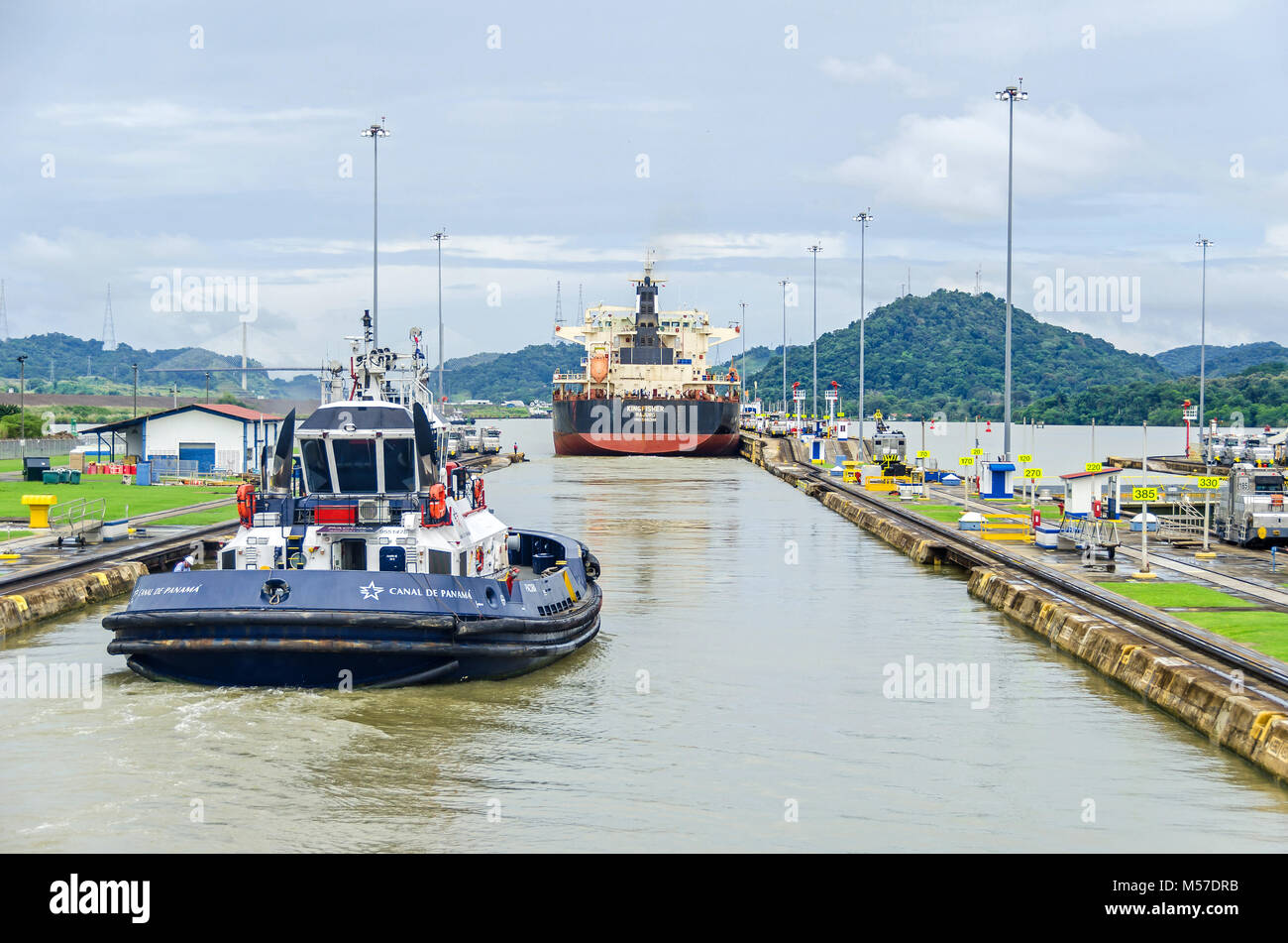 Tug tugboat ship bulk cargo carrier hi-res stock photography and images ...