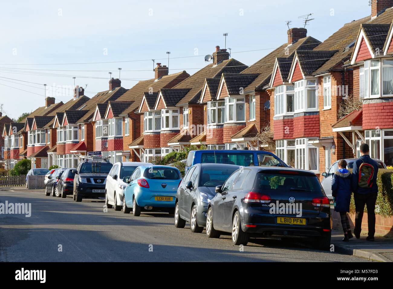 Suburban houses england hi-res stock photography and images - Alamy
