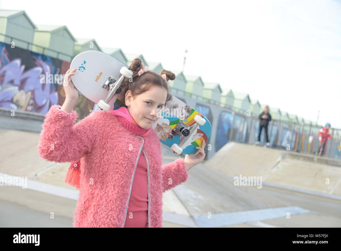 young kids are having fun at a skatepark Stock Photo - Alamy