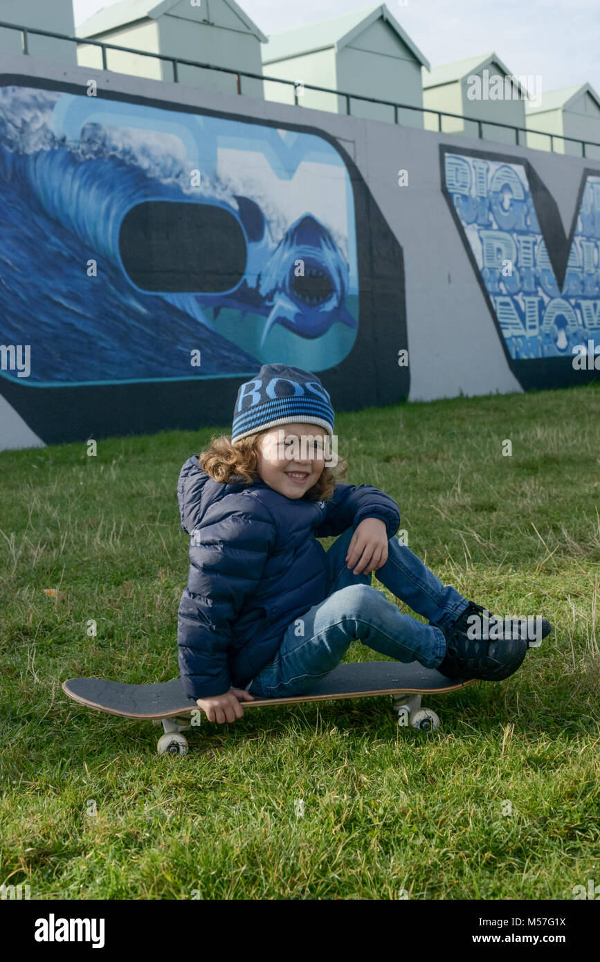young kids are having fun at a skatepark Stock Photo - Alamy
