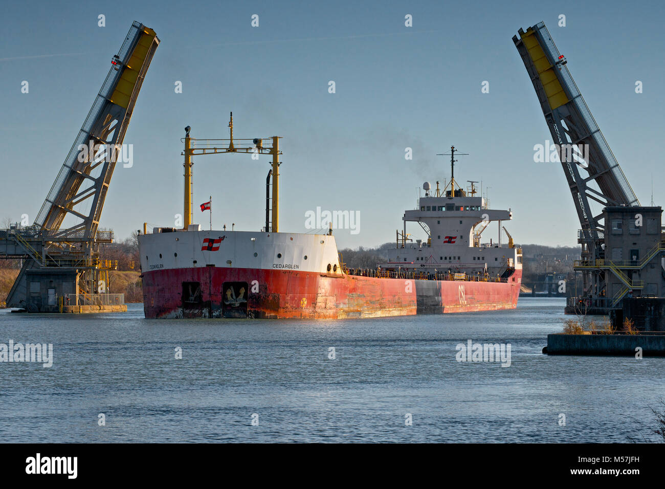 Welland canal bridge hi-res stock photography and images - Alamy