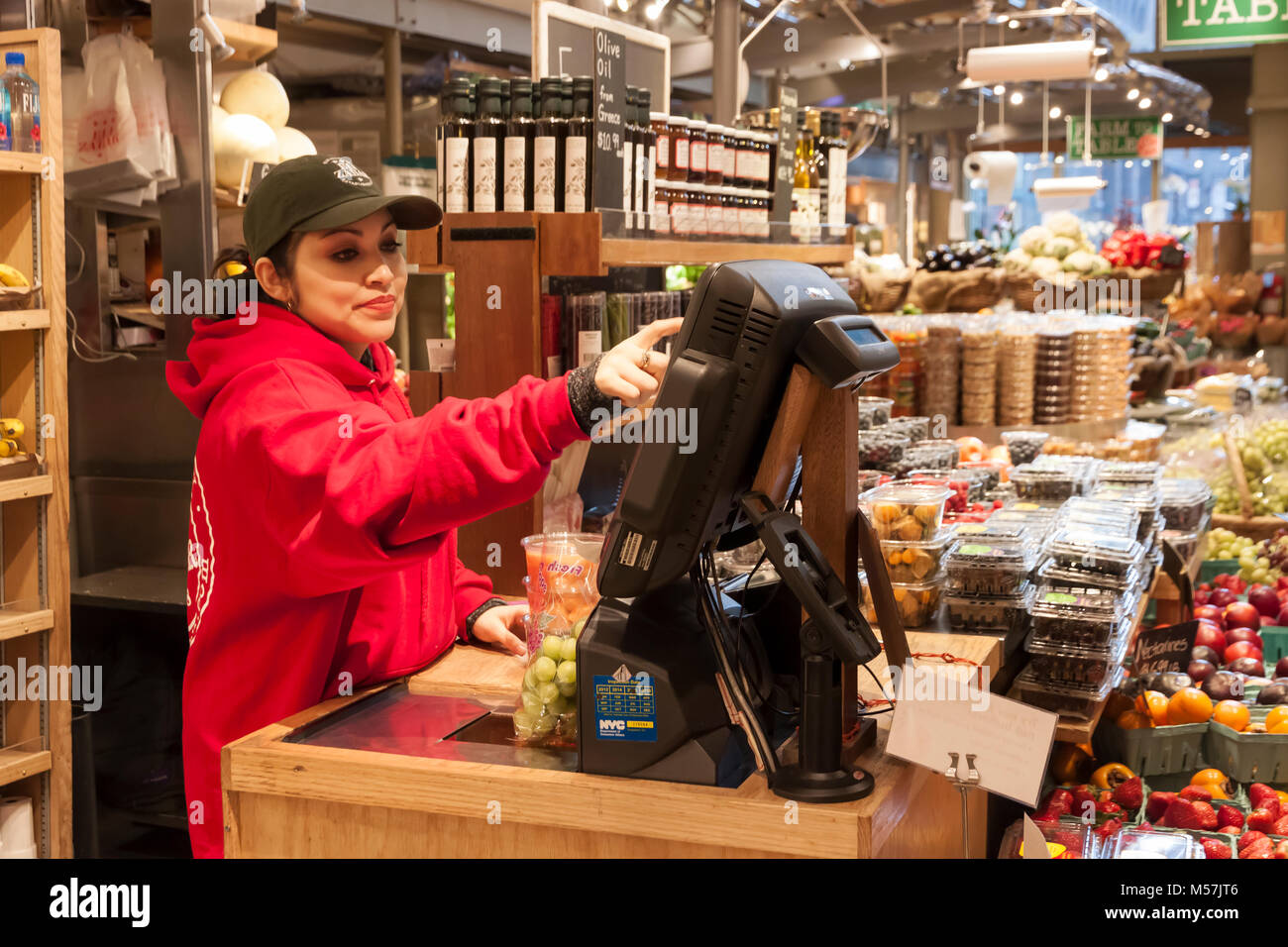 Grocery store cashier hi-res stock photography and images - Alamy
