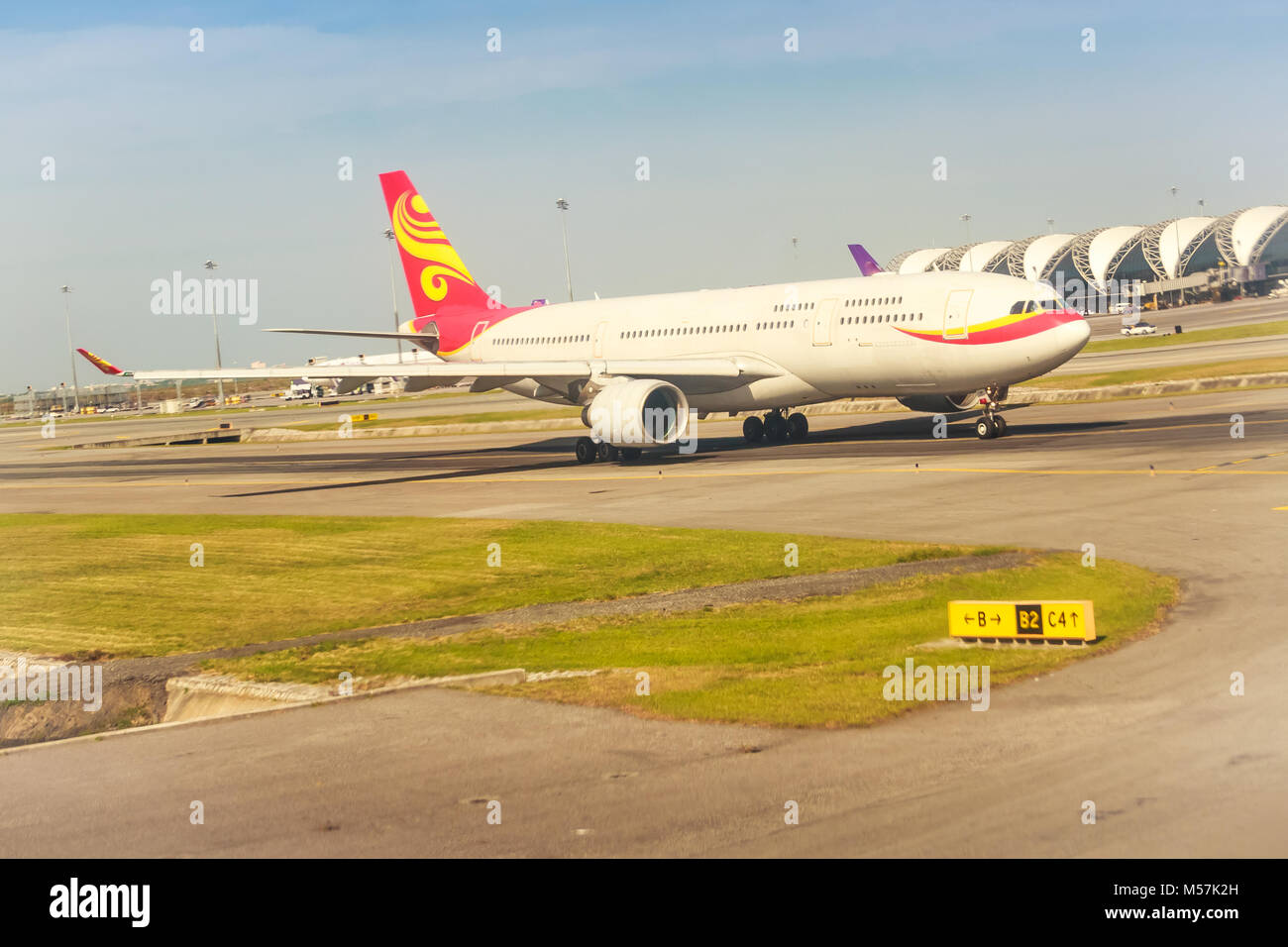 Suvarnabhumi airport takeoff hi-res stock photography and images - Alamy