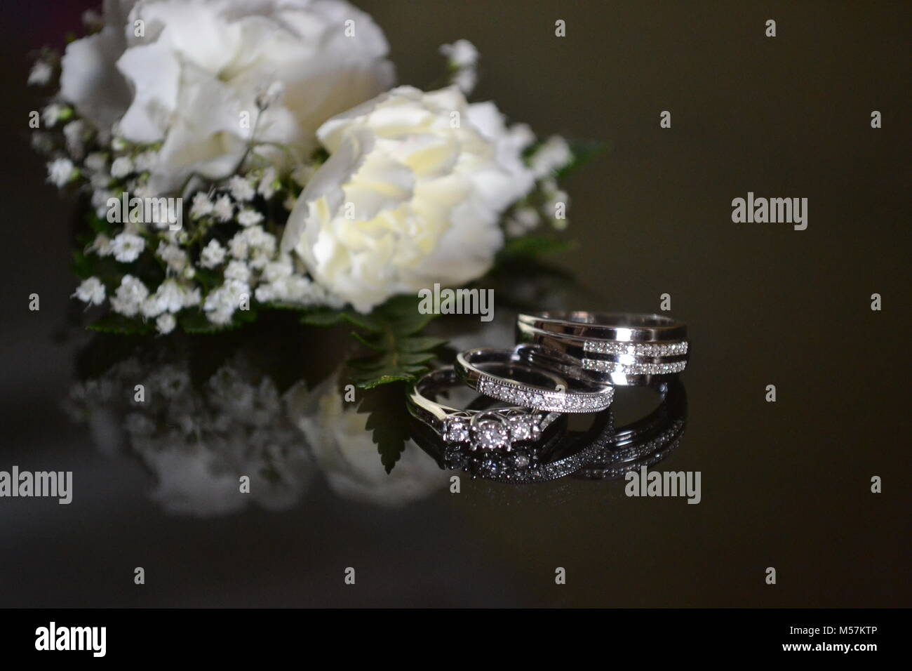 Bride and groom flowers table hi-res stock photography and images - Alamy