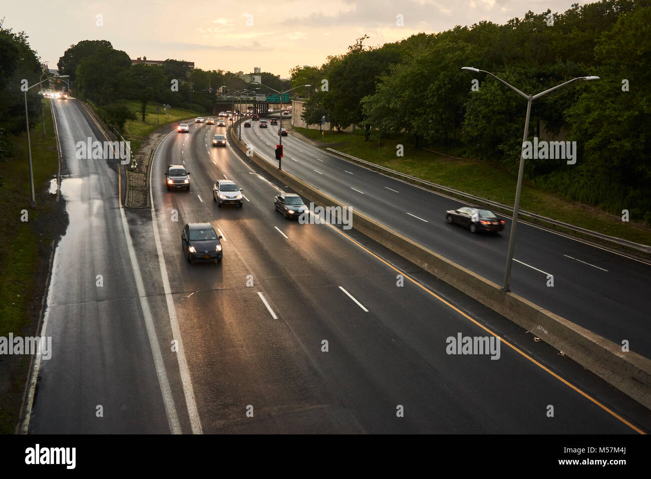 Rush hour traffic on Prospect expressway Stock Photo - Alamy