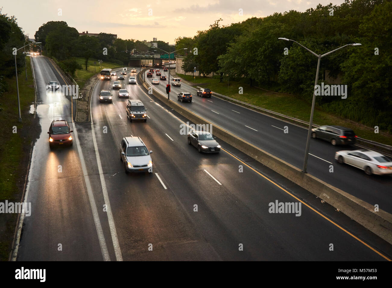 Rush hour traffic on Prospect expressway Stock Photo - Alamy