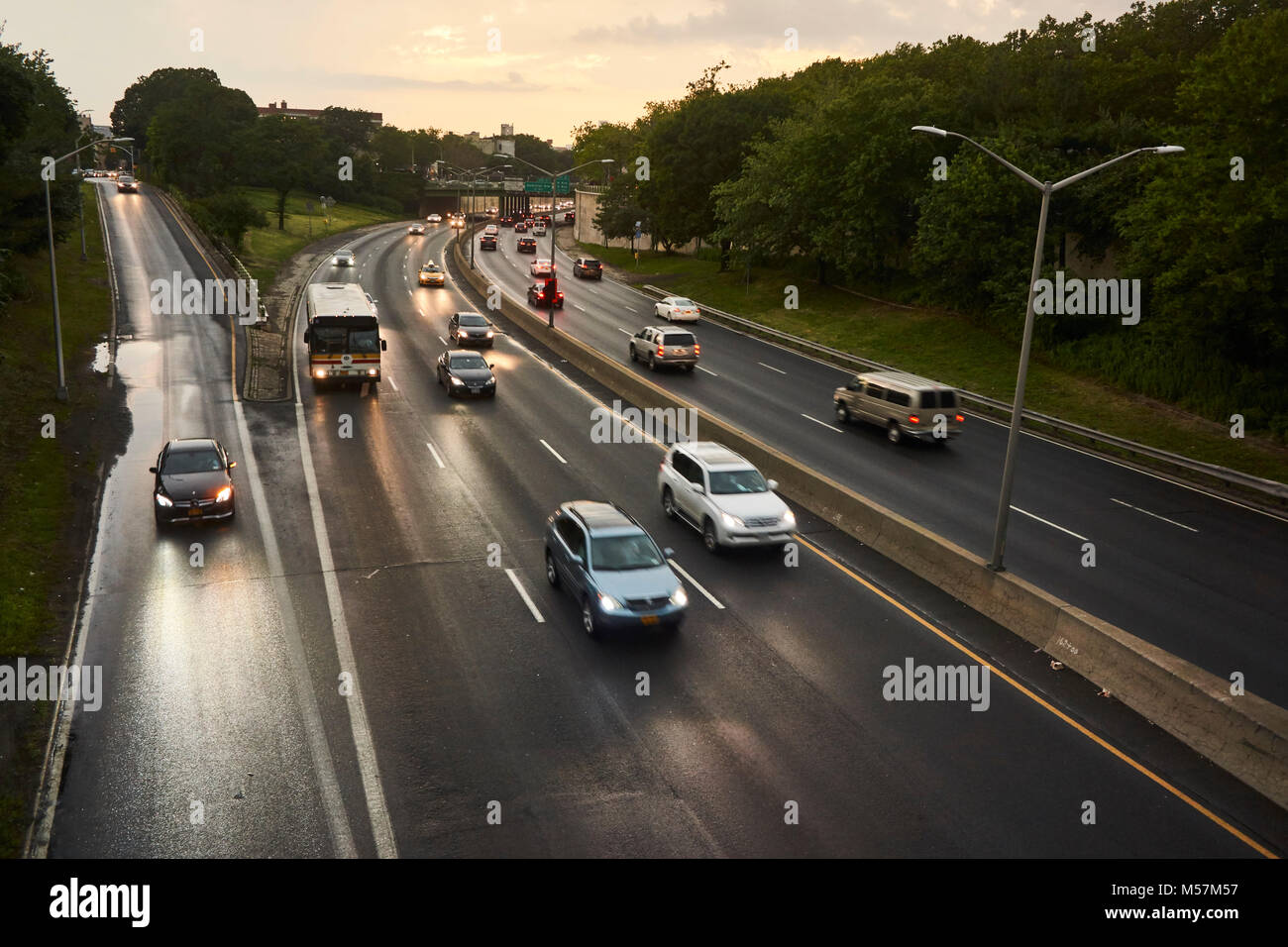 Rush hour traffic on Prospect expressway Stock Photo - Alamy