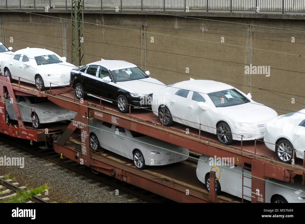 Autorack train hi-res stock photography and images - Alamy