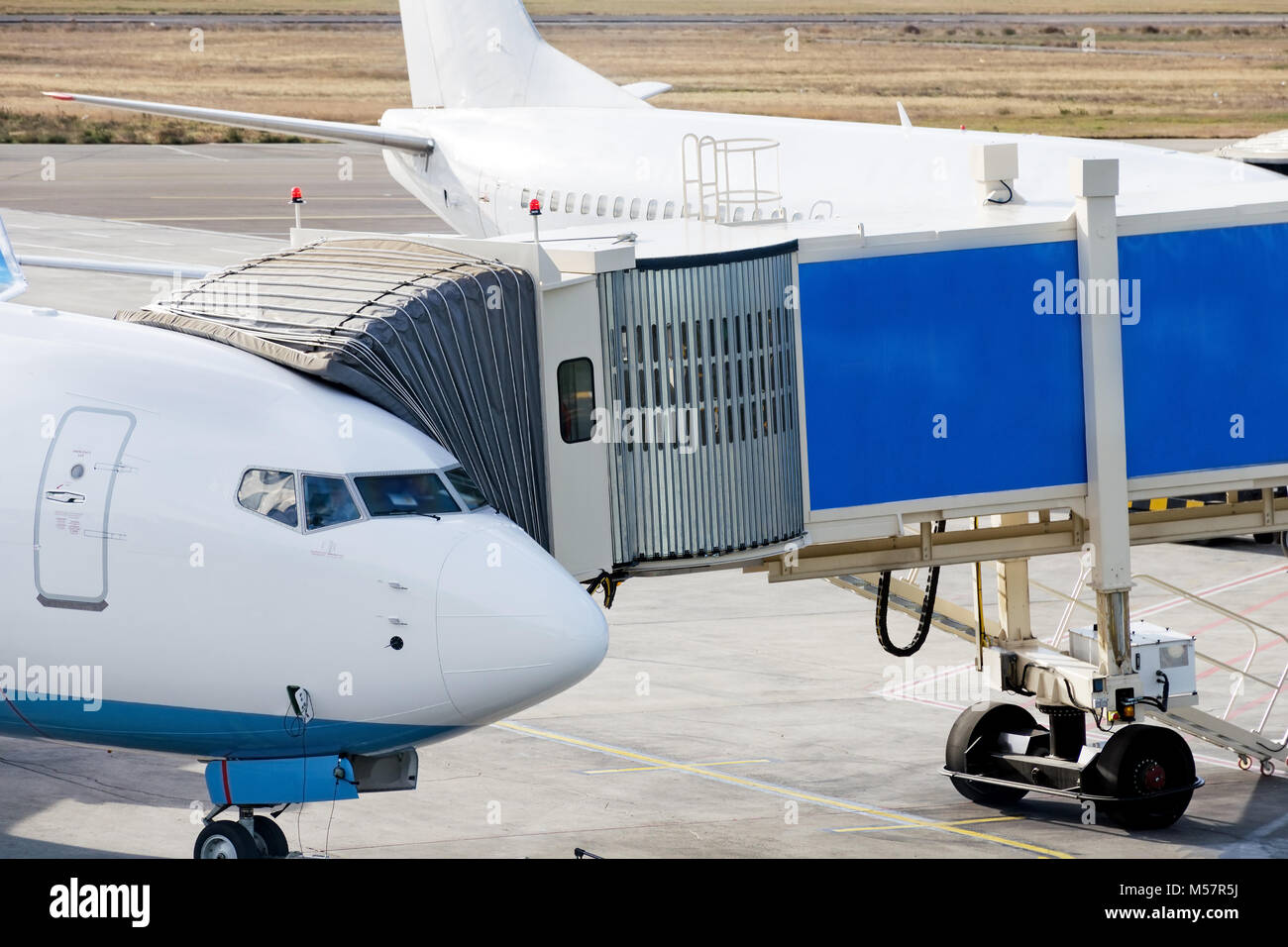 Airport jetway hi-res stock photography and images - Alamy