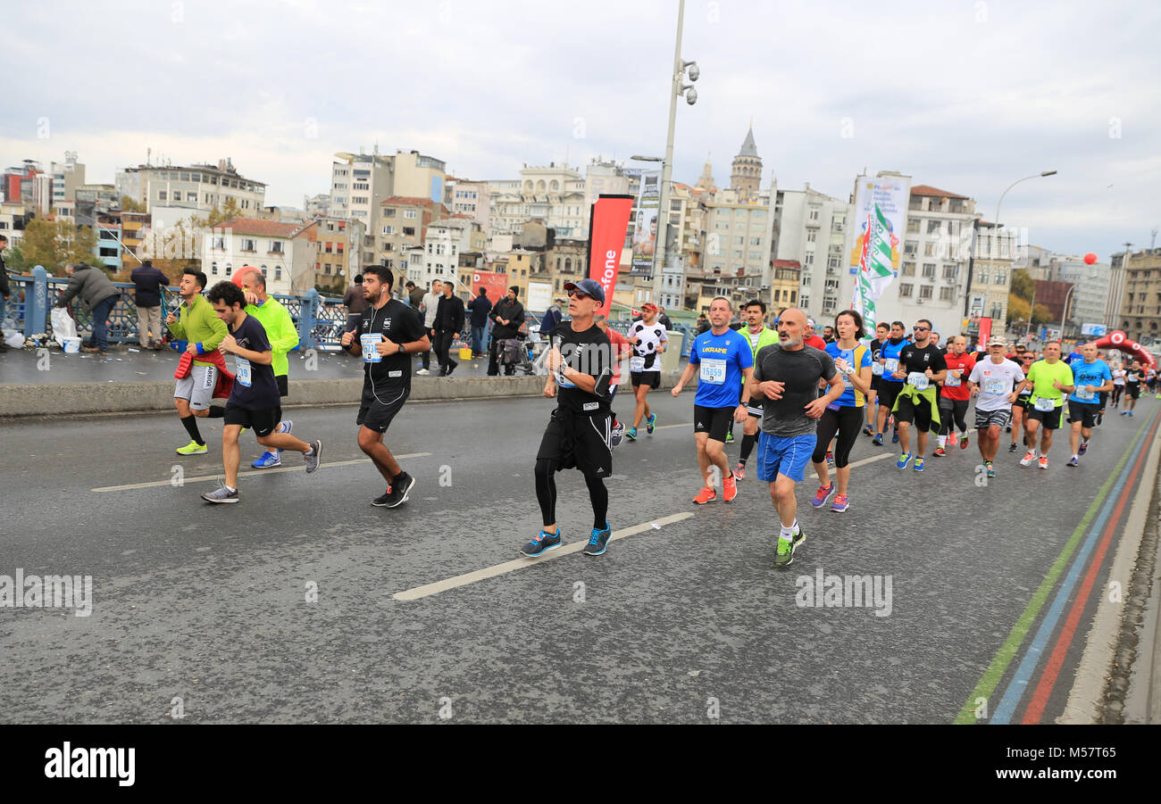 ISTANBUL, TURKEY - NOVEMBER 12, 2017: Athletes running in 39. Istanbul ...