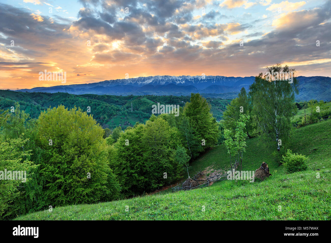 High snowy mountains hi-res stock photography and images - Alamy