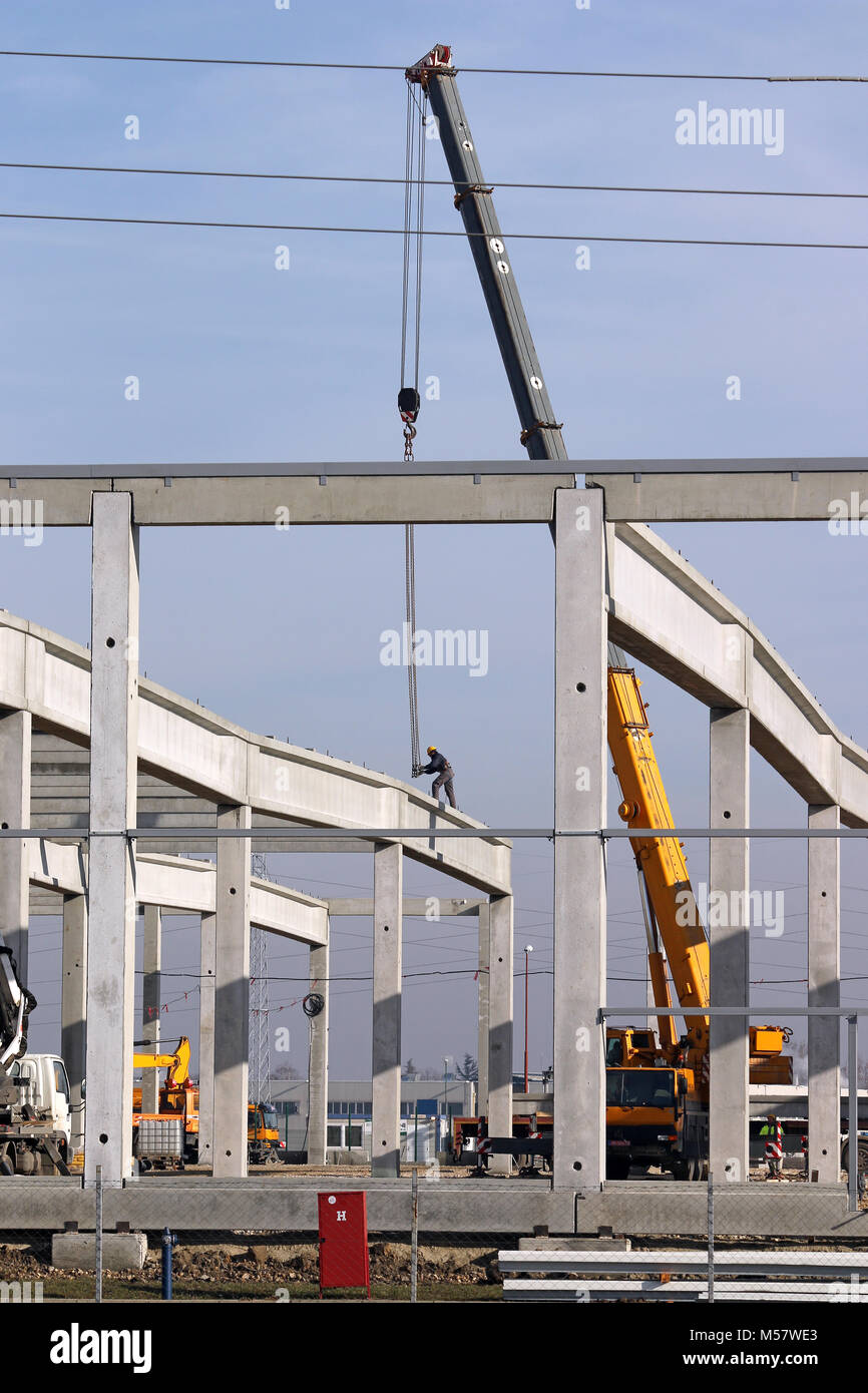 Construction worker working crane hi-res stock photography and images ...