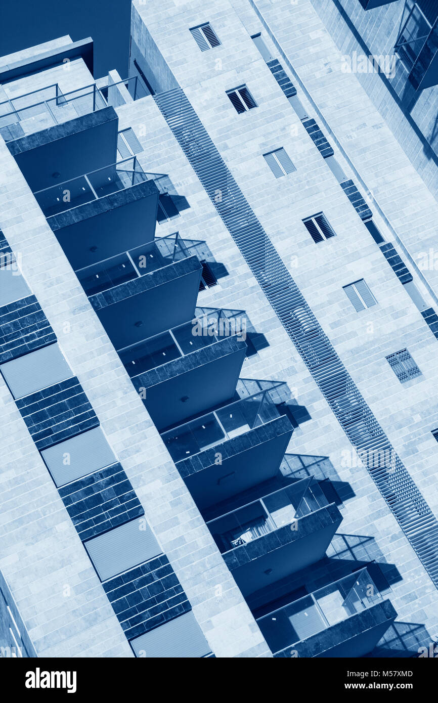 Skyscraper diagonal house hi-res stock photography and images - Alamy