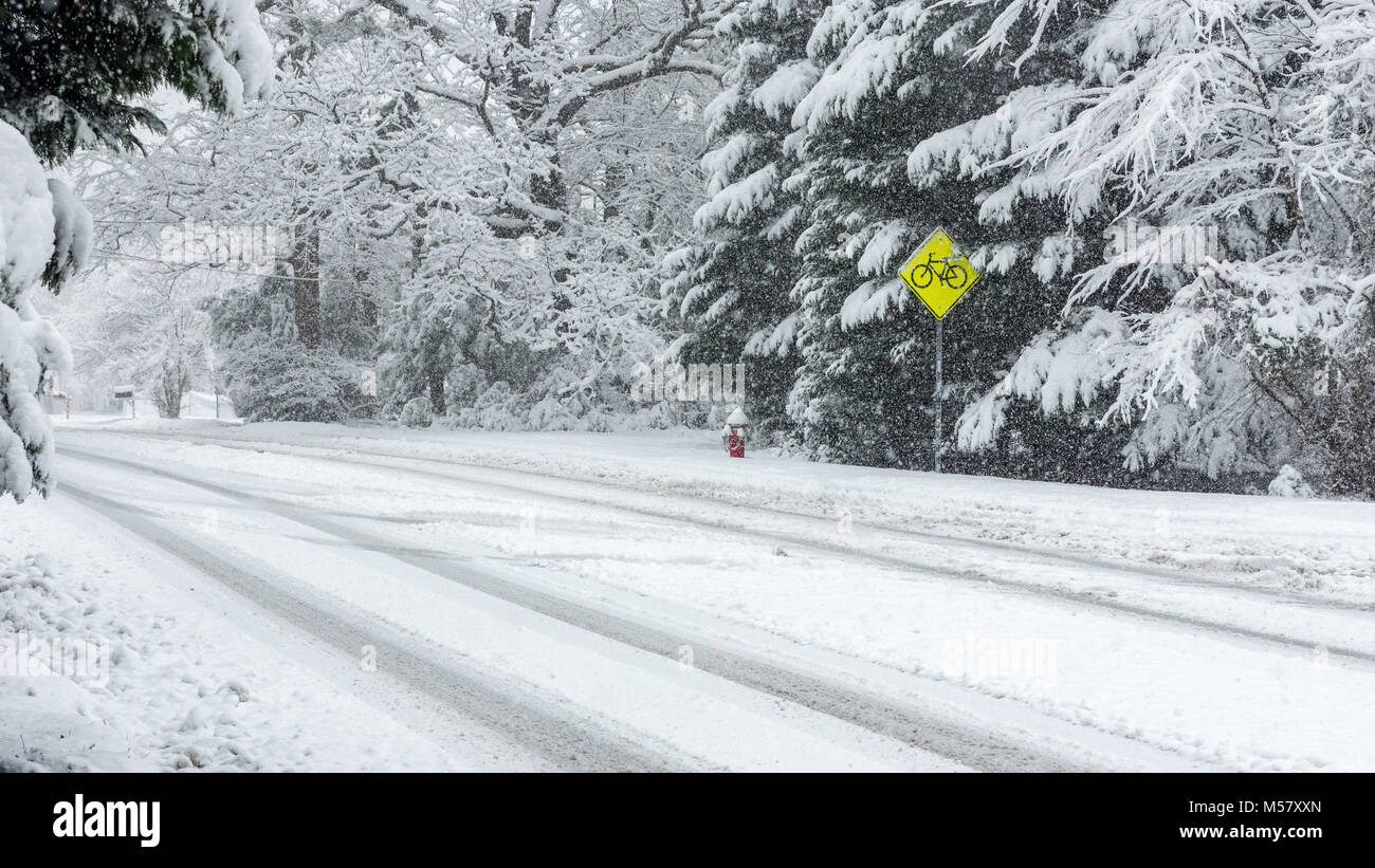 Road signs covered in snow hi-res stock photography and images - Alamy