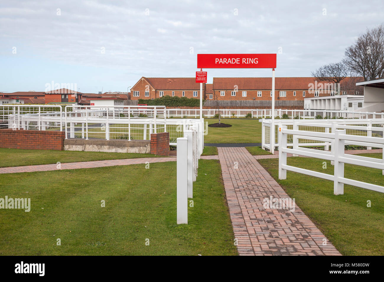 Parade ring racecourse hi-res stock photography and images - Alamy