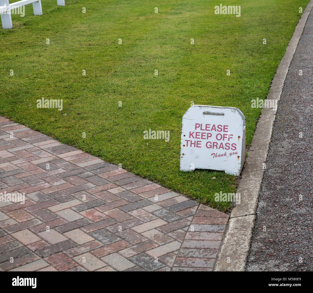 Races sign signage hi-res stock photography and images - Alamy