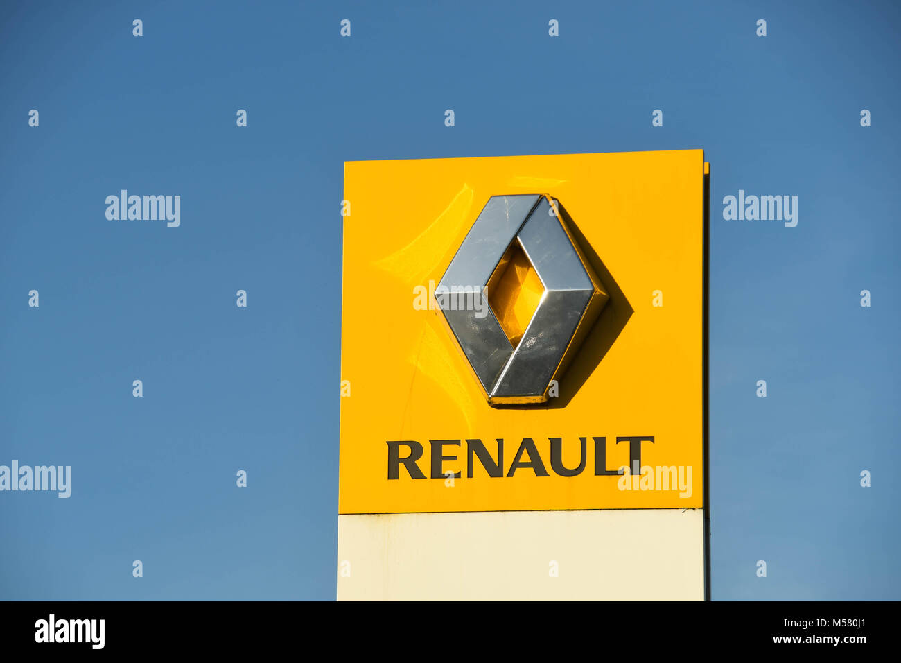 Renault symbol hi-res stock photography and images - Alamy