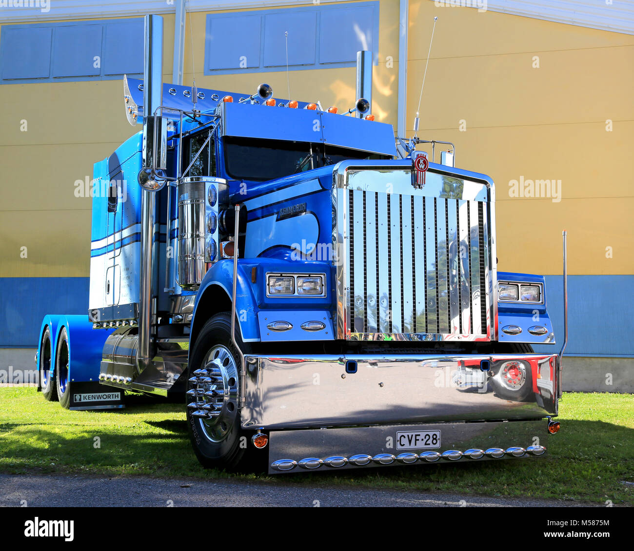 Kenworth truck display hi-res stock photography and images - Alamy