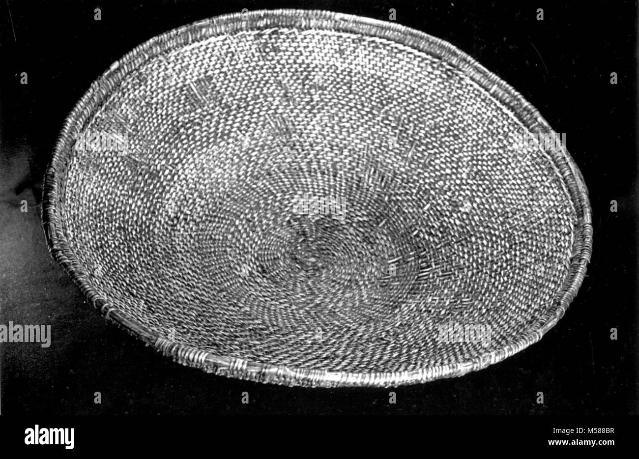 Havasupai Parching Basket. HAVASUPAI BASKET PARCHING TRAY. GRCA 15258 ...