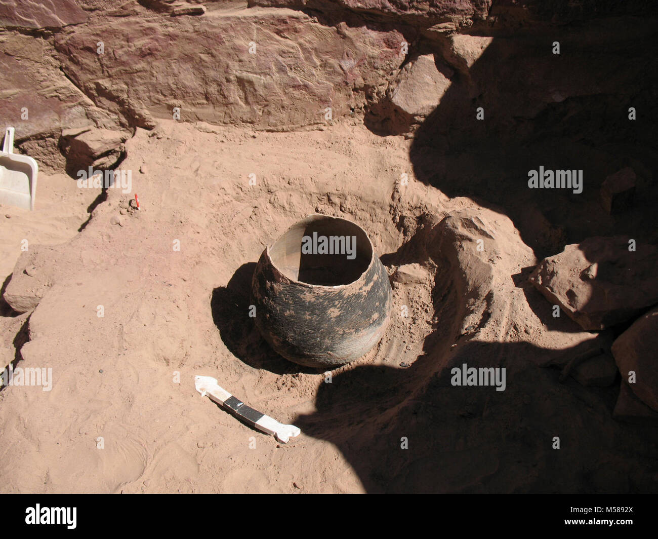 Grand Archaeology arroyo. Grand Canyon National Park: This large olla ...
