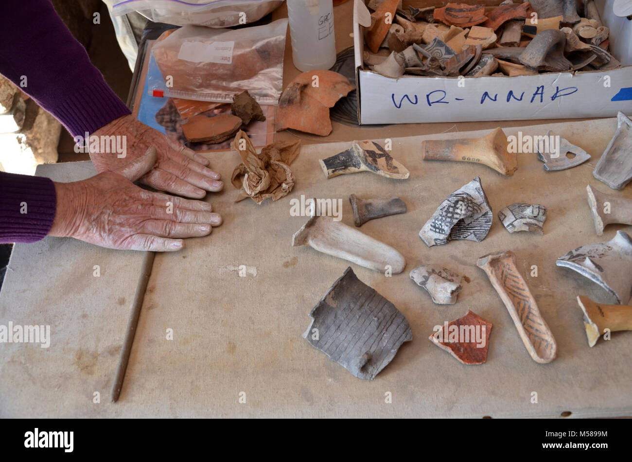 Native american cooking pots hi-res stock photography and images - Alamy