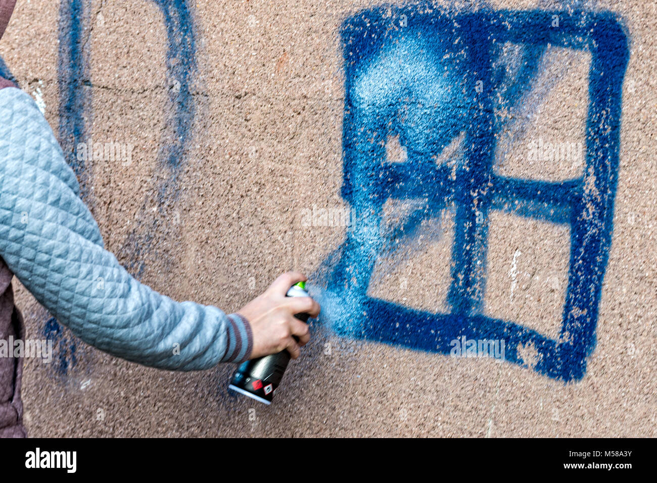 Graffiti spray drip art hi-res stock photography and images - Alamy