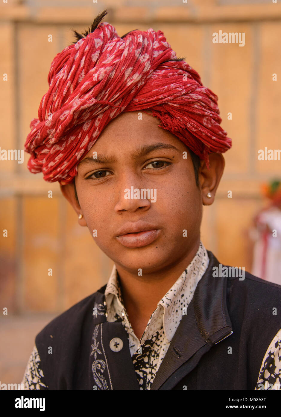 Rajasthani boy turban jaisalmer rajasthan hi-res stock photography and ...