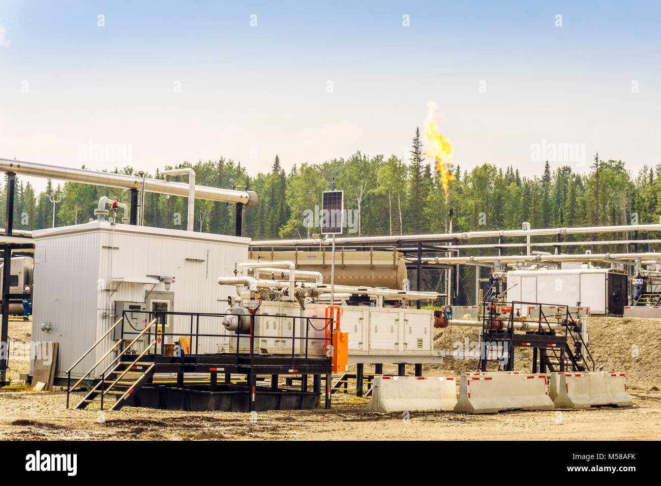 Piping in oil gas refinery hi-res stock photography and images - Alamy