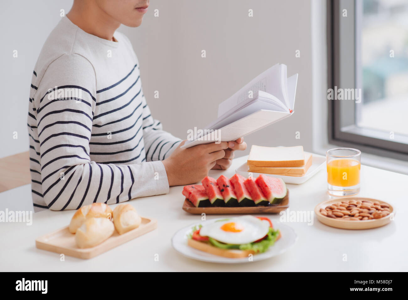 Man sitting breakfast table reading hi-res stock photography and images ...