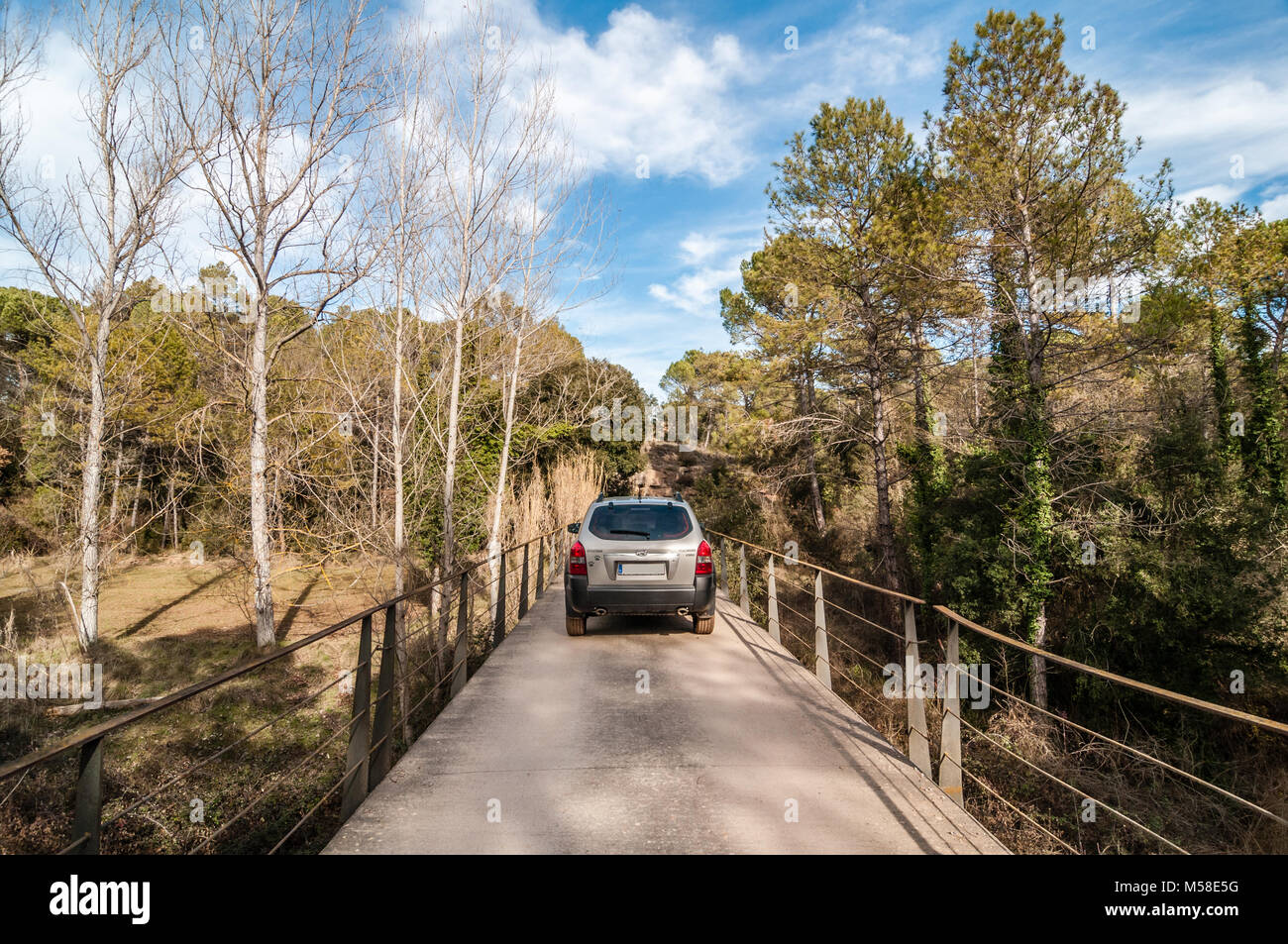 Narrow bridge hi-res stock photography and images - Alamy