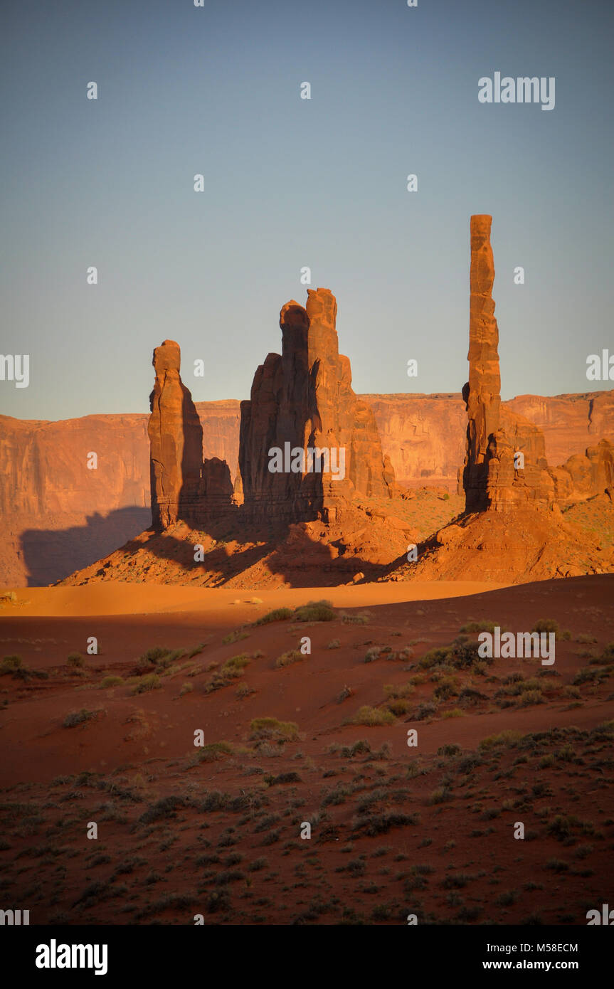 Big rock at the edge of the Track of Monument Valley Stock Photo - Alamy