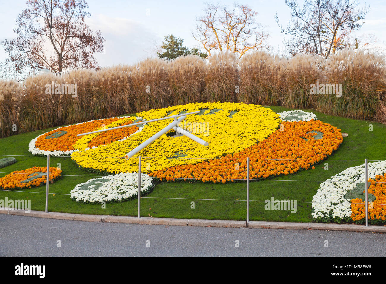 Floral clock europe hi-res stock photography and images - Alamy