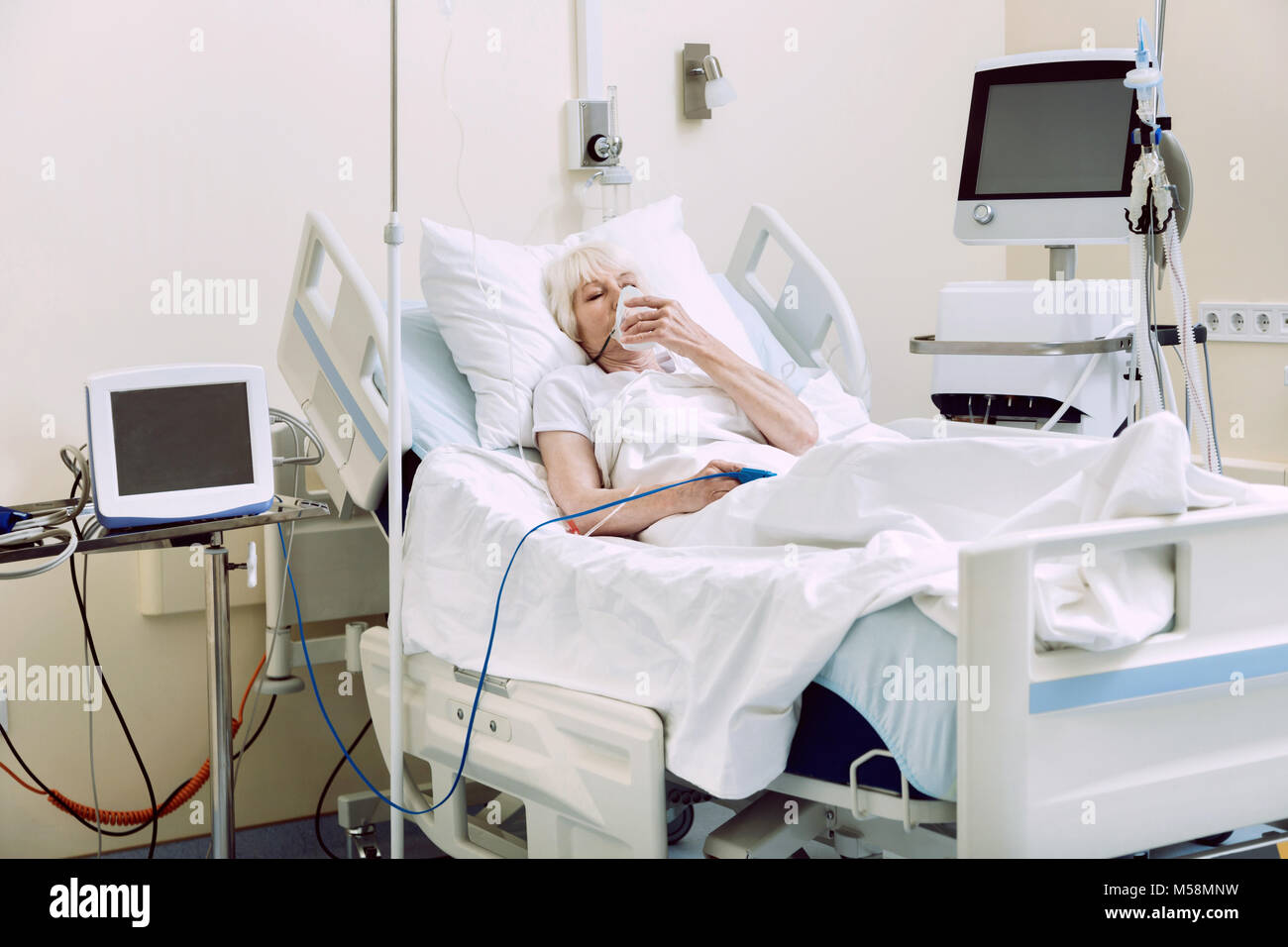 Oxygen machine hi-res stock photography and images - Alamy