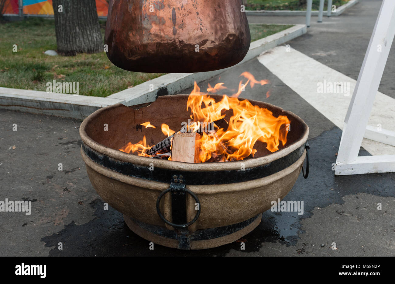 Chip pan fire hi-res stock photography and images - Alamy