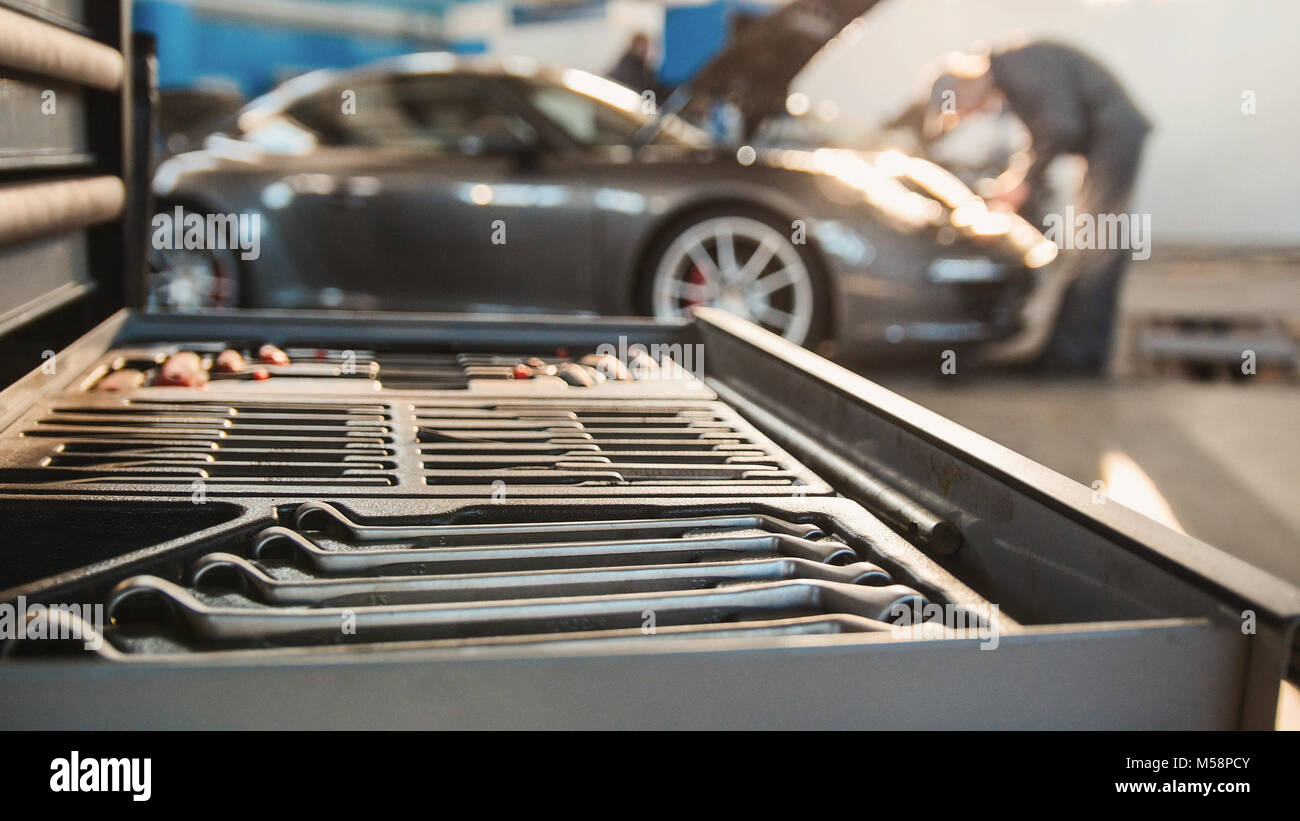 Car service hi-res stock photography and images - Alamy