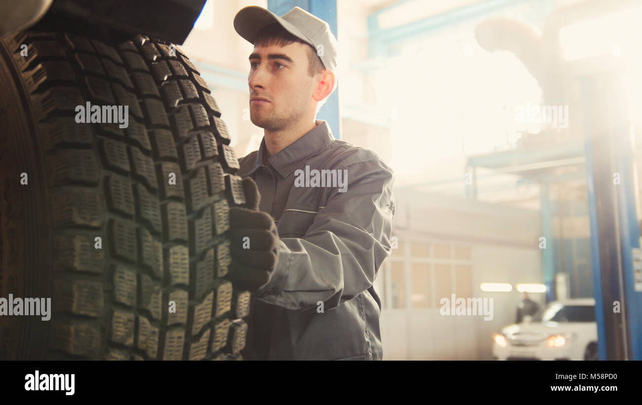 Mechanic checks car wide hi-res stock photography and images - Alamy