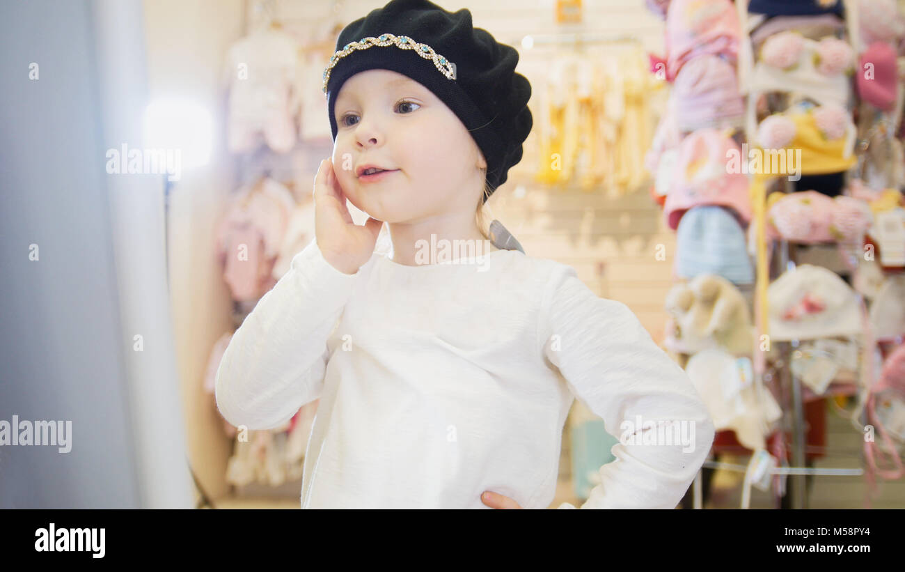 A little girl admiring herself in front of a mirror Stock Photo - Alamy