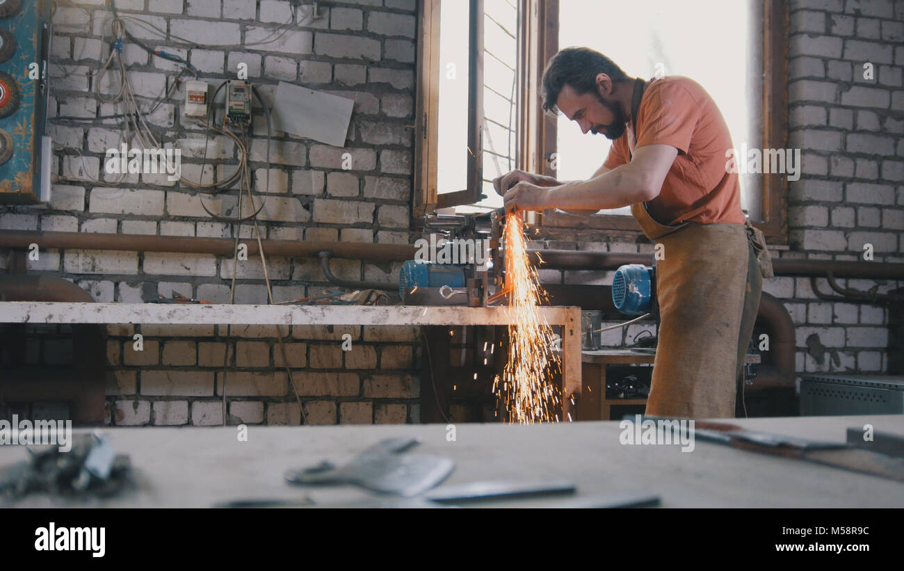 Knife Grinding Stock Photos & Knife Grinding Stock Images - Alamy