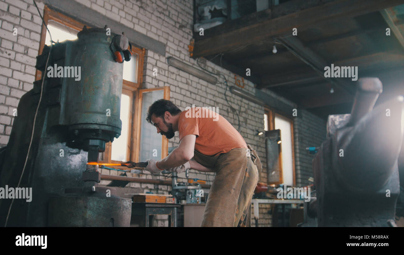 Forging shop hi-res stock photography and images - Alamy