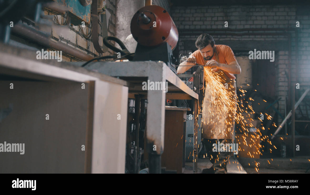 Knife Grinding Stock Photos & Knife Grinding Stock Images - Alamy